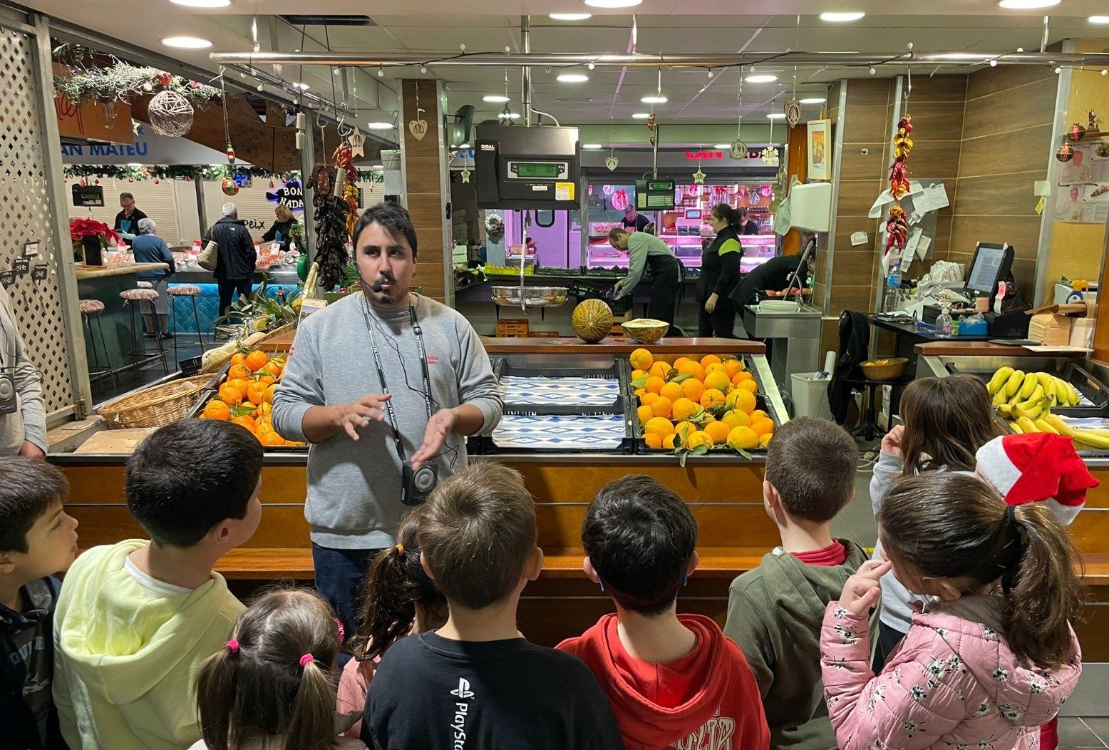 Els escolars disfruten d'un dia al mercat d'Inca amb els Esment Guies ...